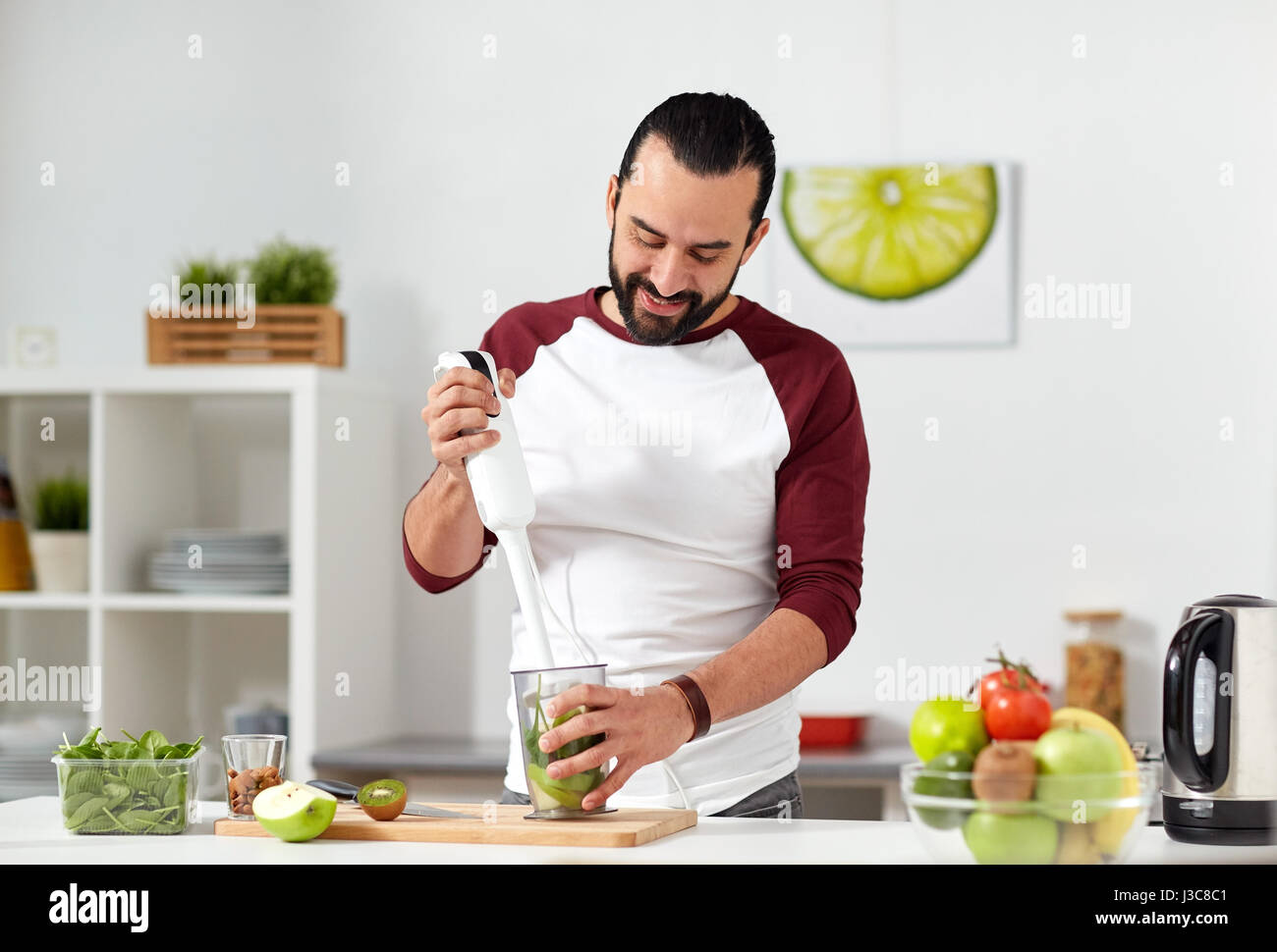 man with blender cooking food at home kitchen Stock Photo - Alamy