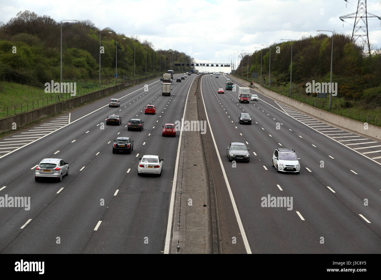 M25 motorway road signs junction hi-res stock photography and images ...
