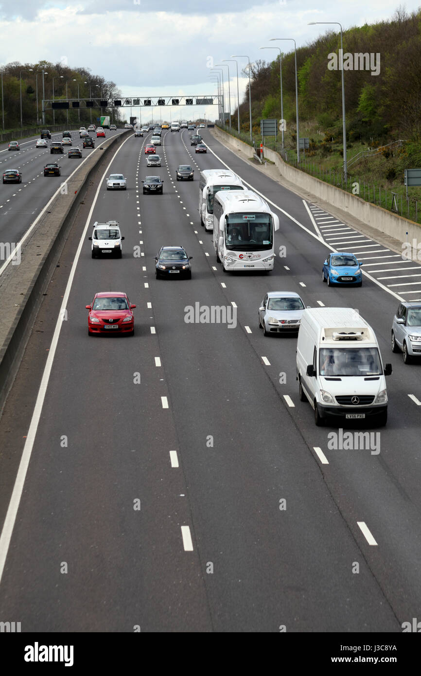 M25 motorway road signs junction hi-res stock photography and images ...