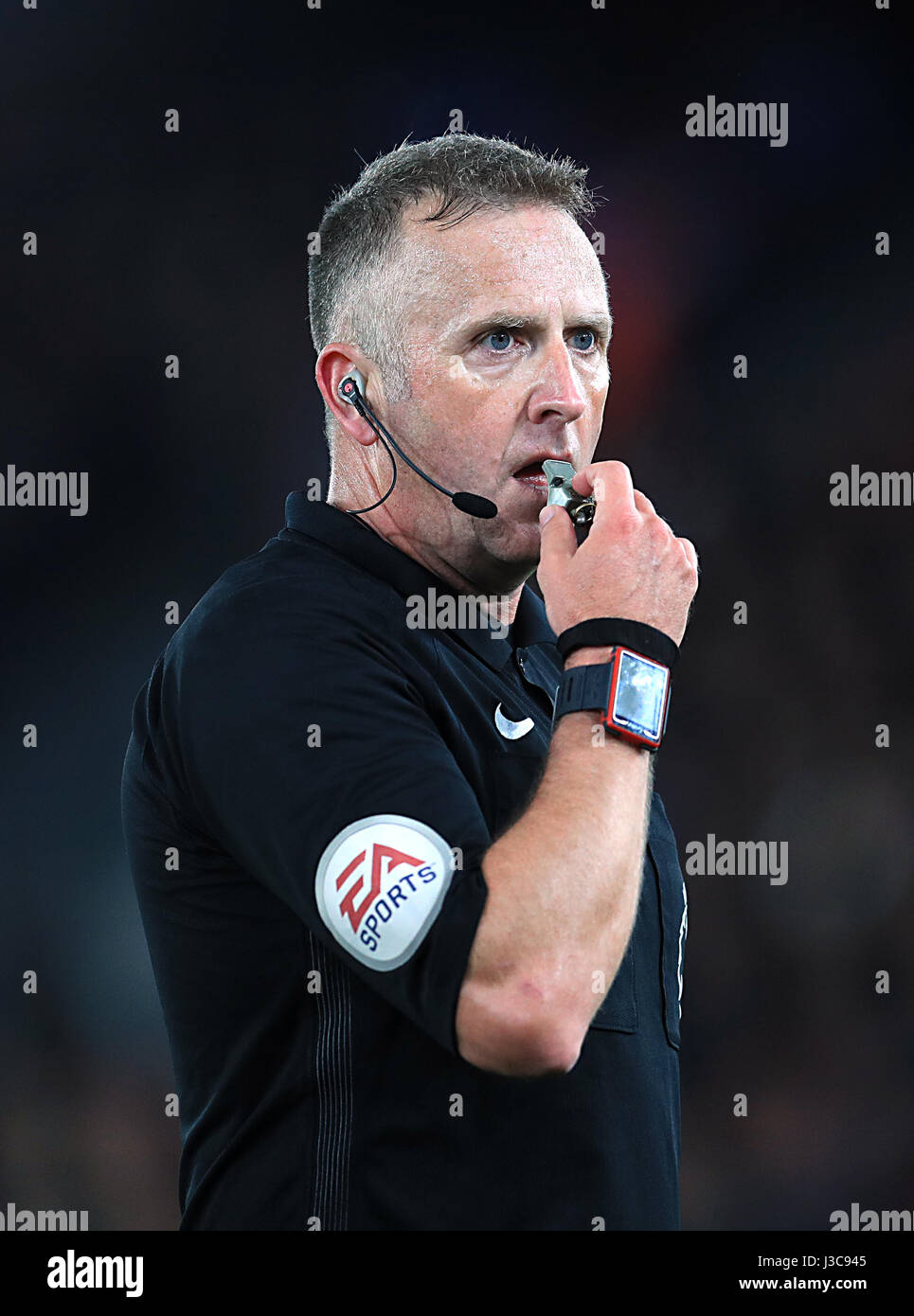 Referee Jon Moss Stock Photo - Alamy