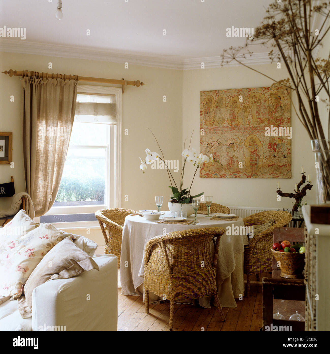 Sash window curtains hi-res stock photography and images - Alamy