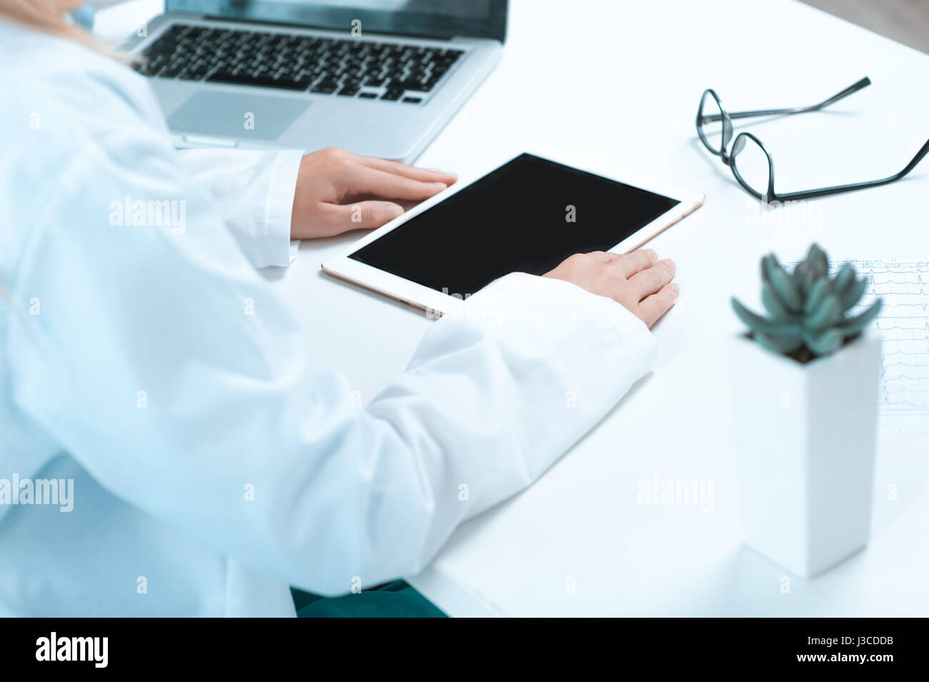Young woman doctor occupation in the hospital office Stock Photo - Alamy