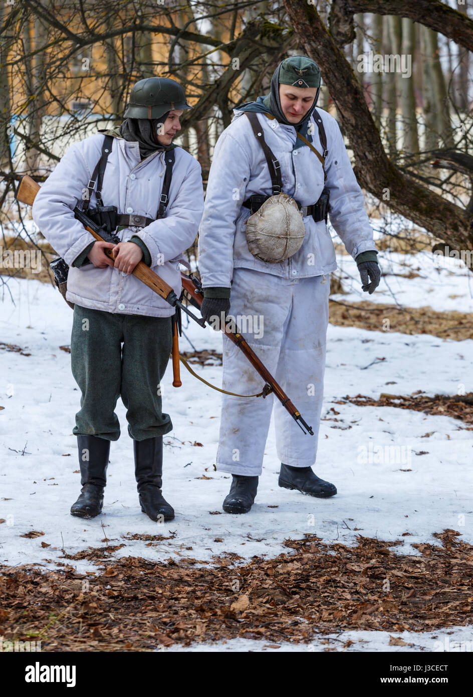German soldiers camouflage uniform hi-res stock photography and images ...