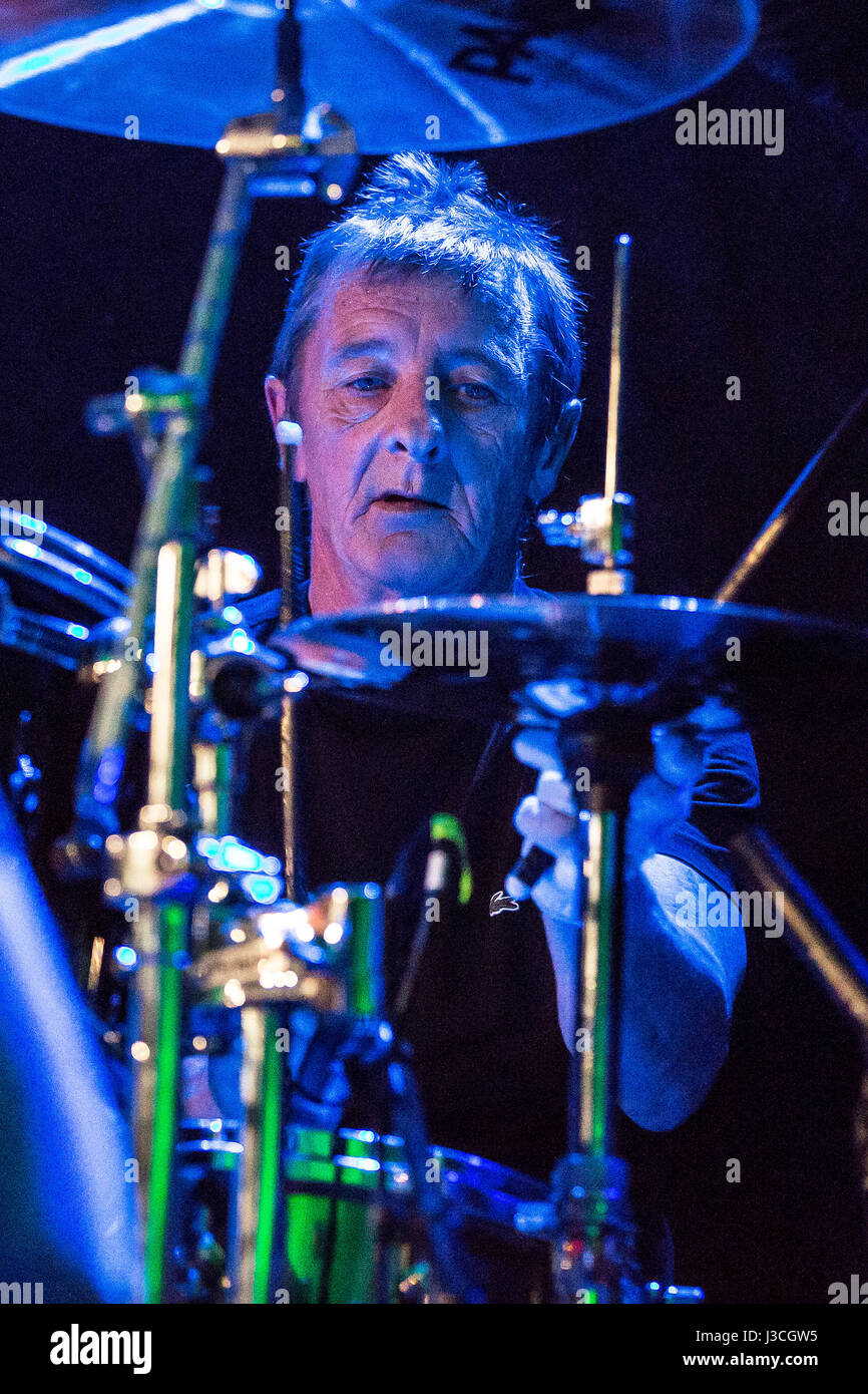 Phil rudd acdc hi-res stock photography and images - Alamy