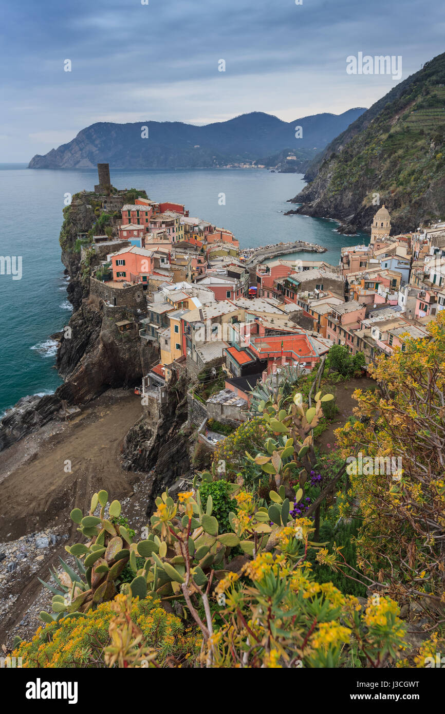 Vernazza fishermen village in Cinque Terre, unesco world heritage in ...