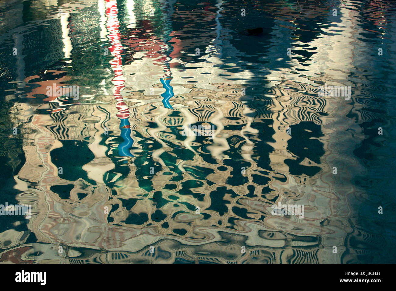 Abstract reflection pattern on a clear water surface Stock Photo - Alamy