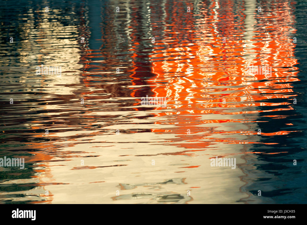 Abstract reflection pattern on a clear water surface Stock Photo - Alamy