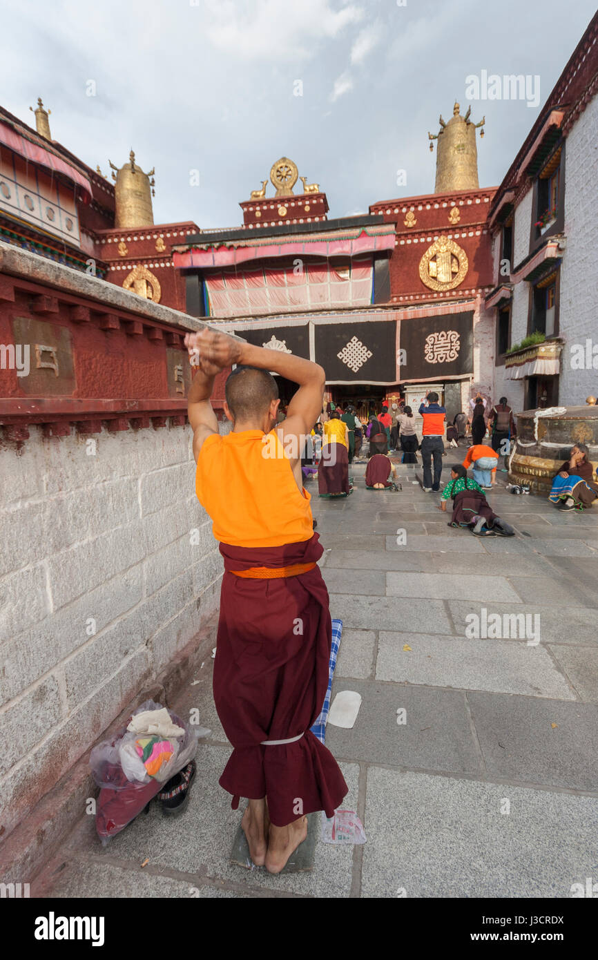 Tibetan Buddhist monk performing prostration in front of Jokhang temple ...
