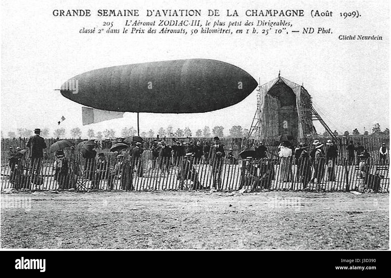 Dirigeable hi-res stock photography and images - Alamy