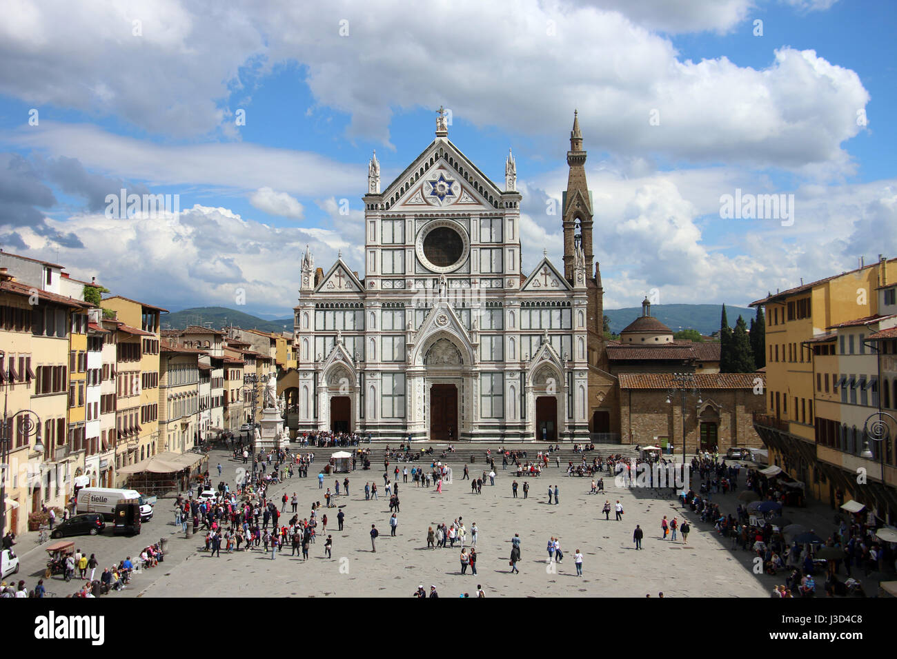 Statua di dante basilica santa croce hi-res stock photography and ...