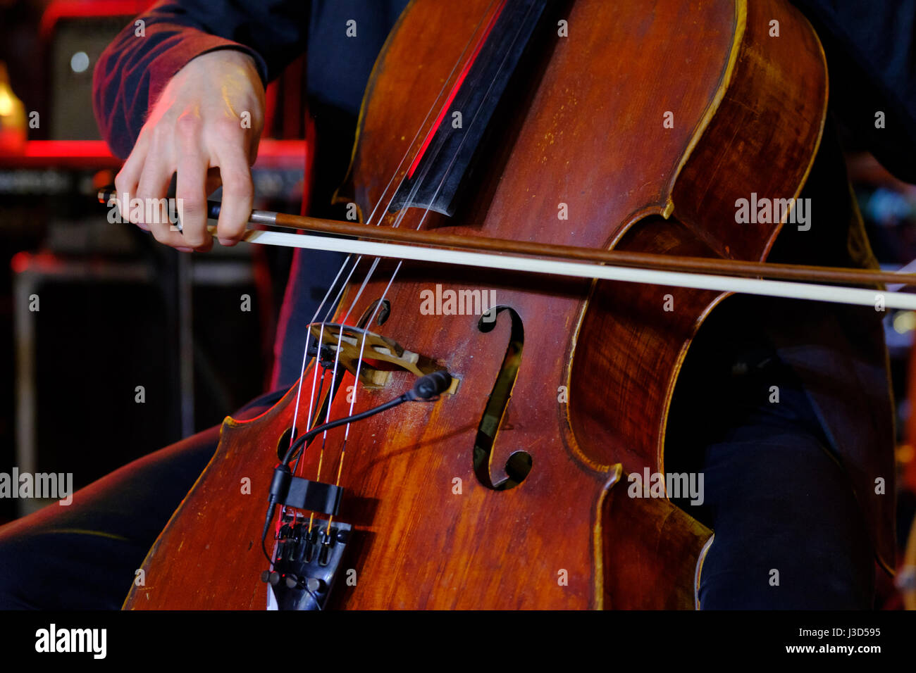 Cello player on stage hi-res stock photography and images - Alamy