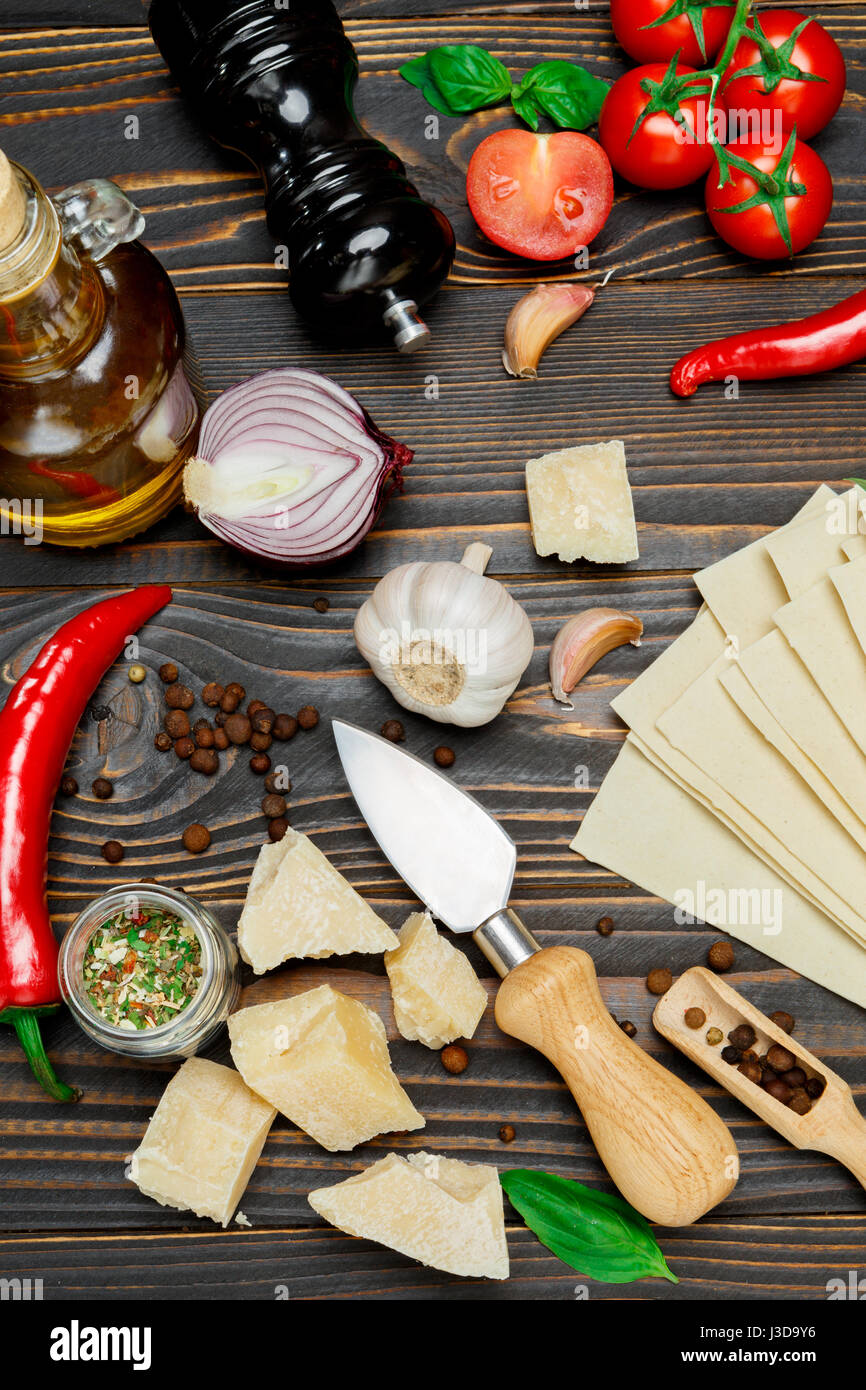 uncooked lasagna pasta sheets and ingridients Stock Photo - Alamy