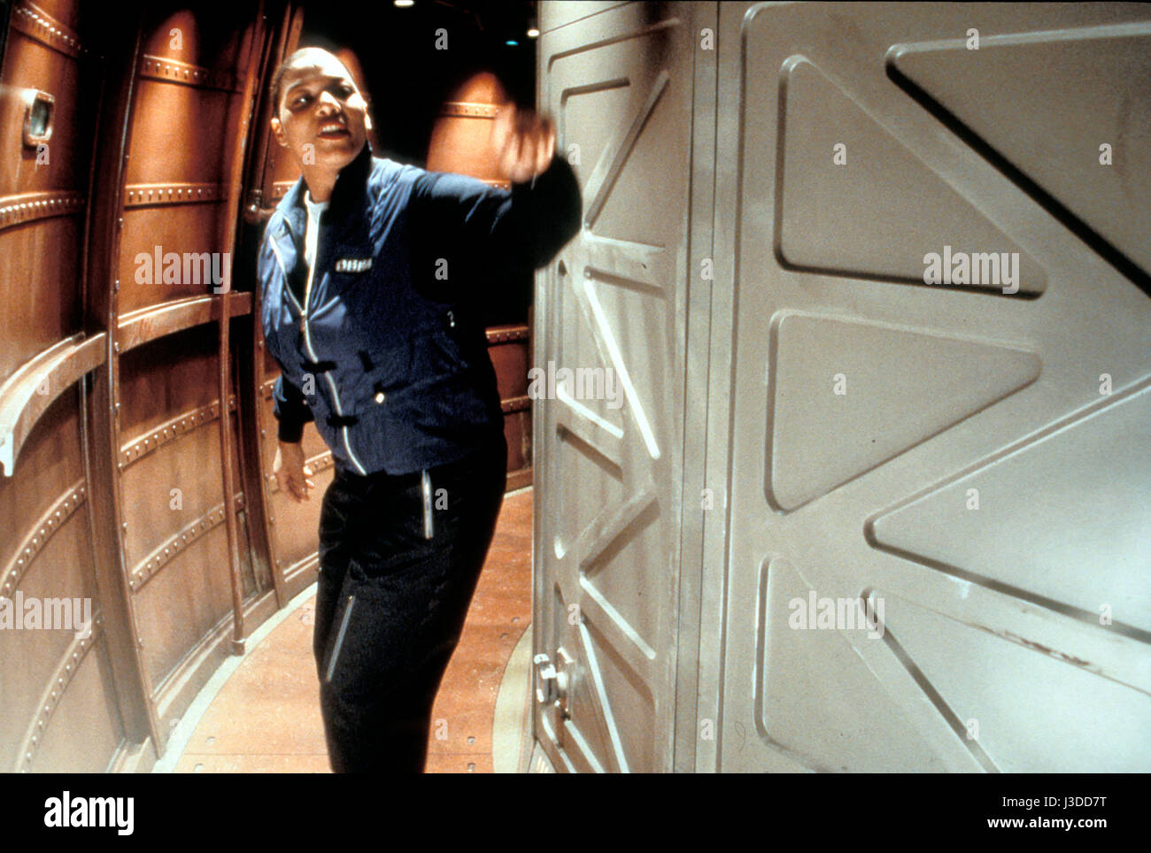 Sphere Year: 1998 USA Director: Barry Levinson Stock Photo - Alamy