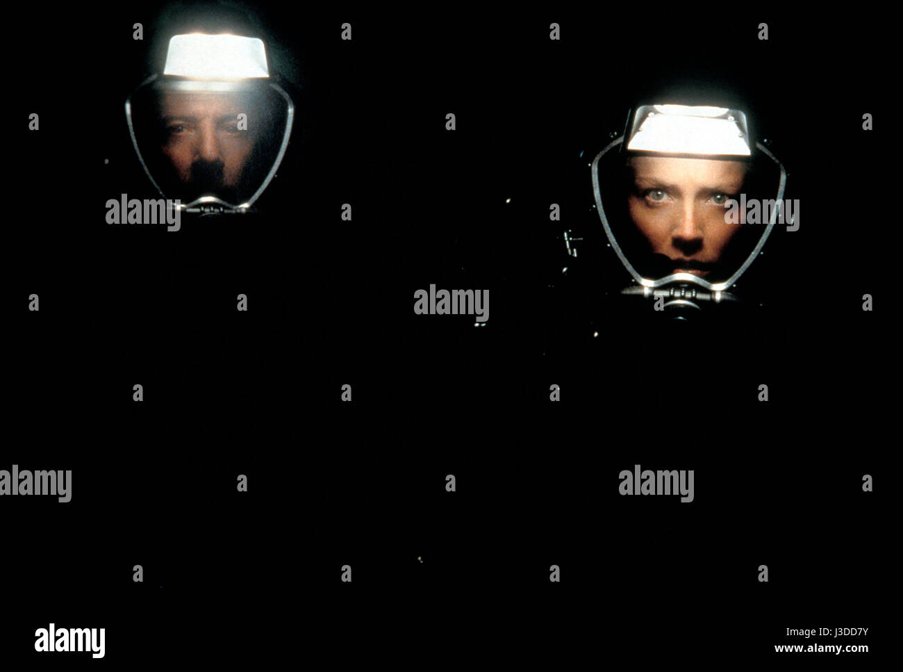 Sphere Year: 1998 USA Dustin Hoffman, Sharon Stone Director: Barry ...