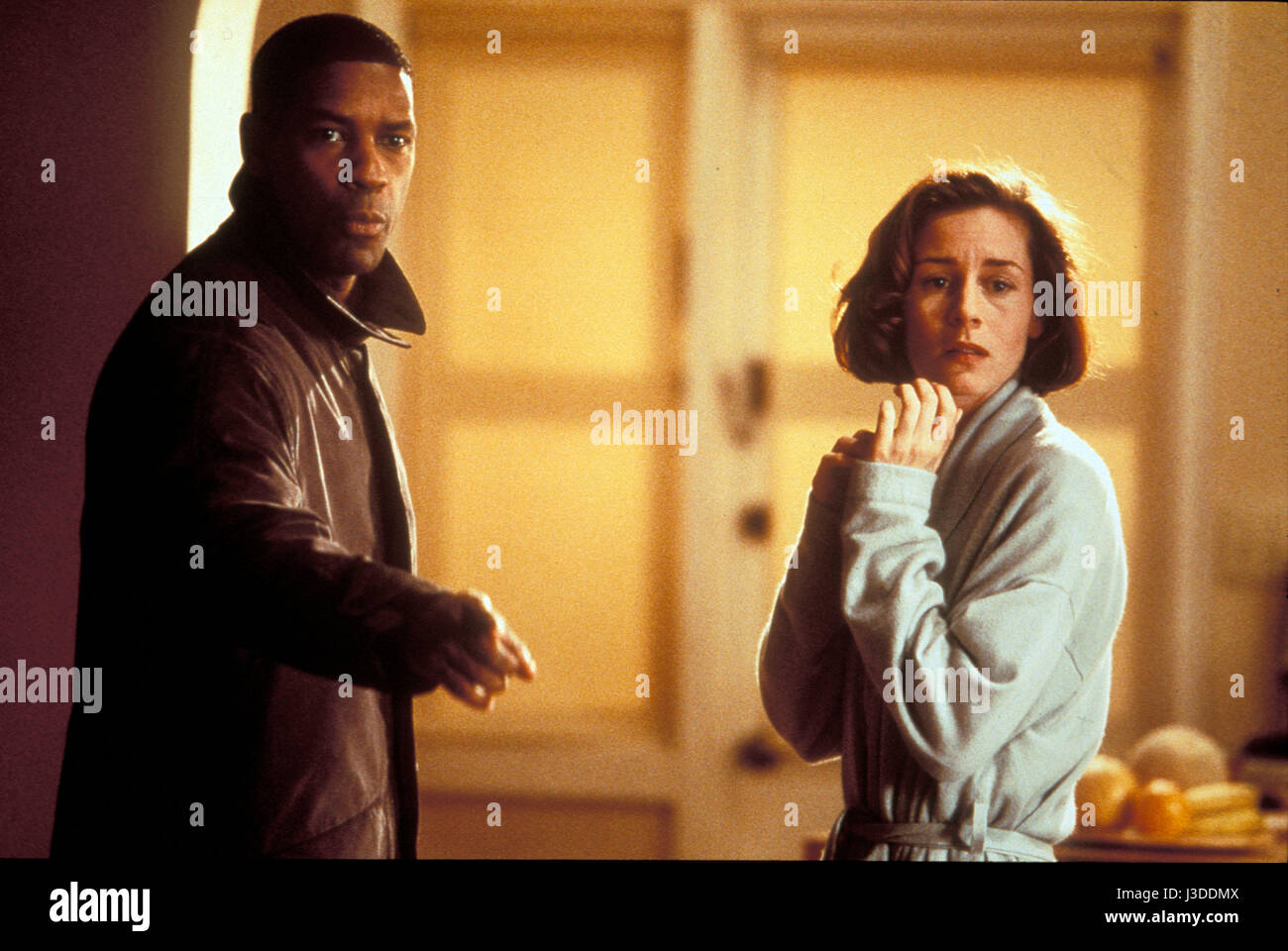 Fallen Year: 1998 USA Denzel Washington, Embeth Davidtz Director ...