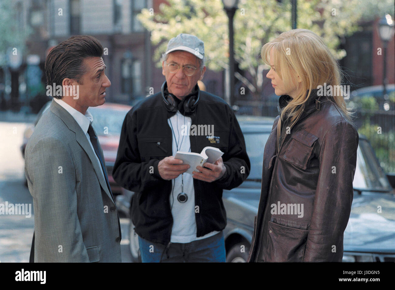 Sean penn shooting picture hi-res stock photography and images - Alamy
