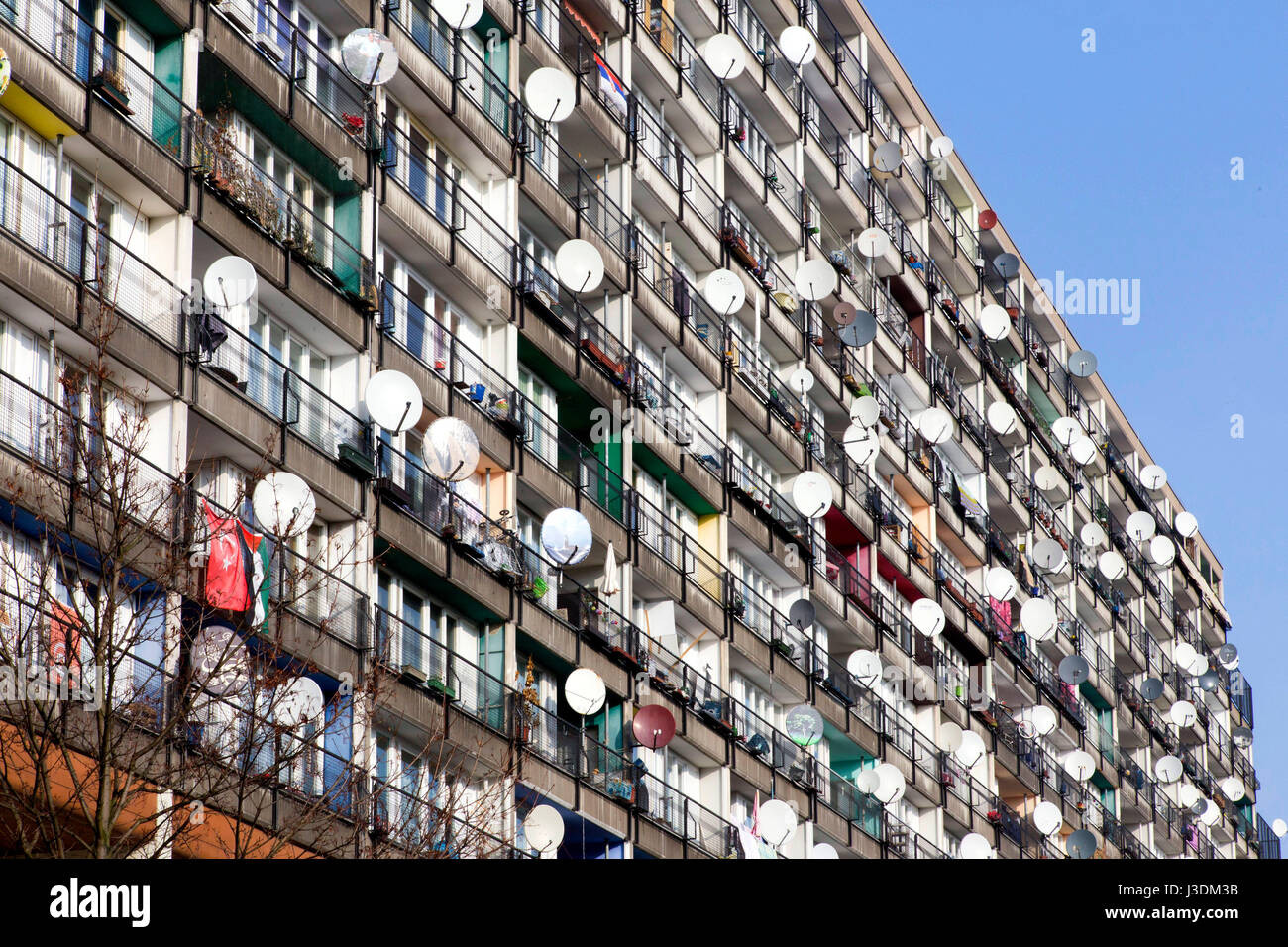 Satellite tower hi-res stock photography and images - Alamy