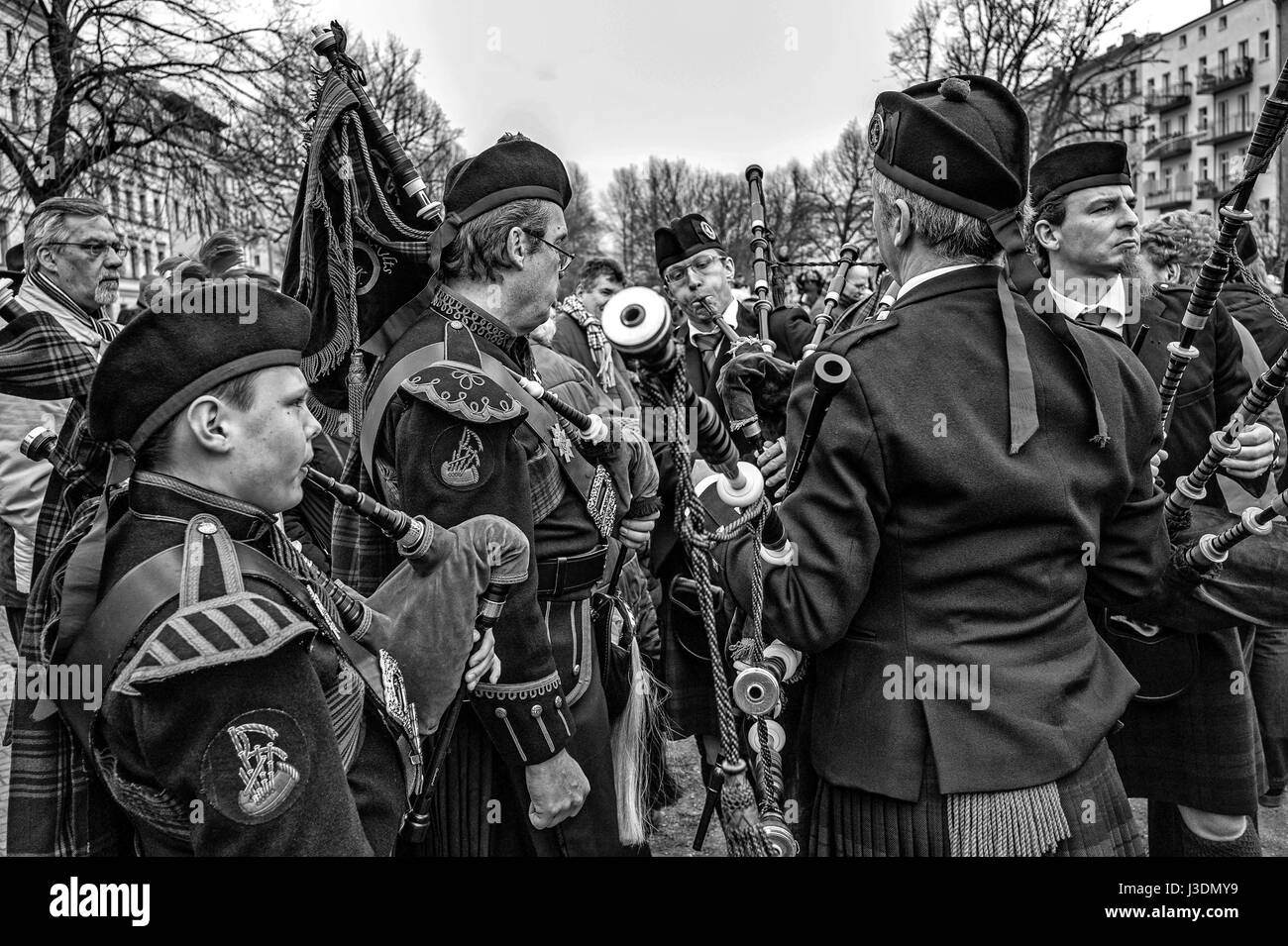 Bagpipes bagpipers hi-res stock photography and images - Alamy
