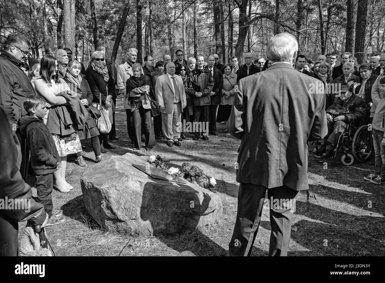 Sachsenhausen concentration camp survivor hi-res stock photography and ...
