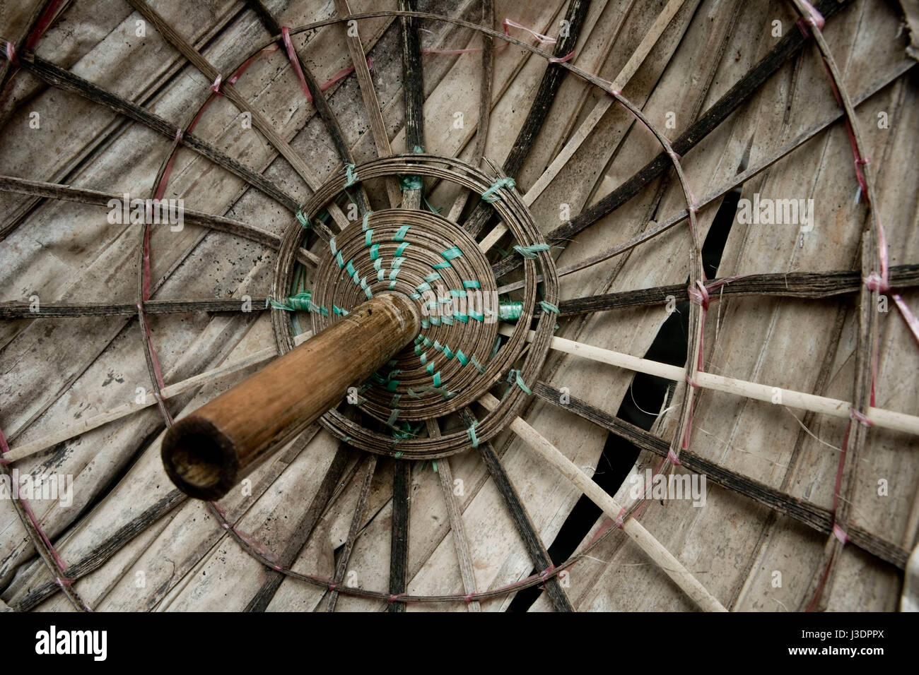 Traditional weaving mill at cheruthuruthy hi-res stock photography and ...