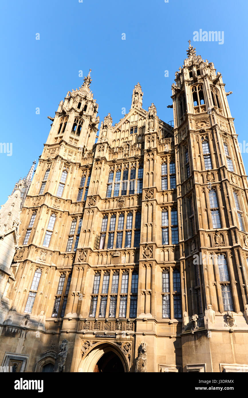 General view of the western facade of Westminster Abbey in Lodnon Stock ...