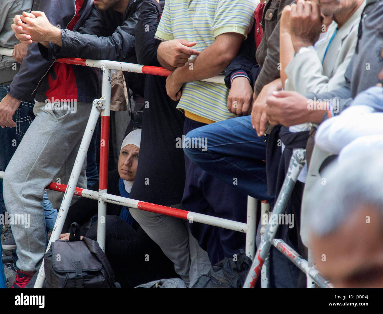 Refugees behind the fences hi-res stock photography and images - Alamy