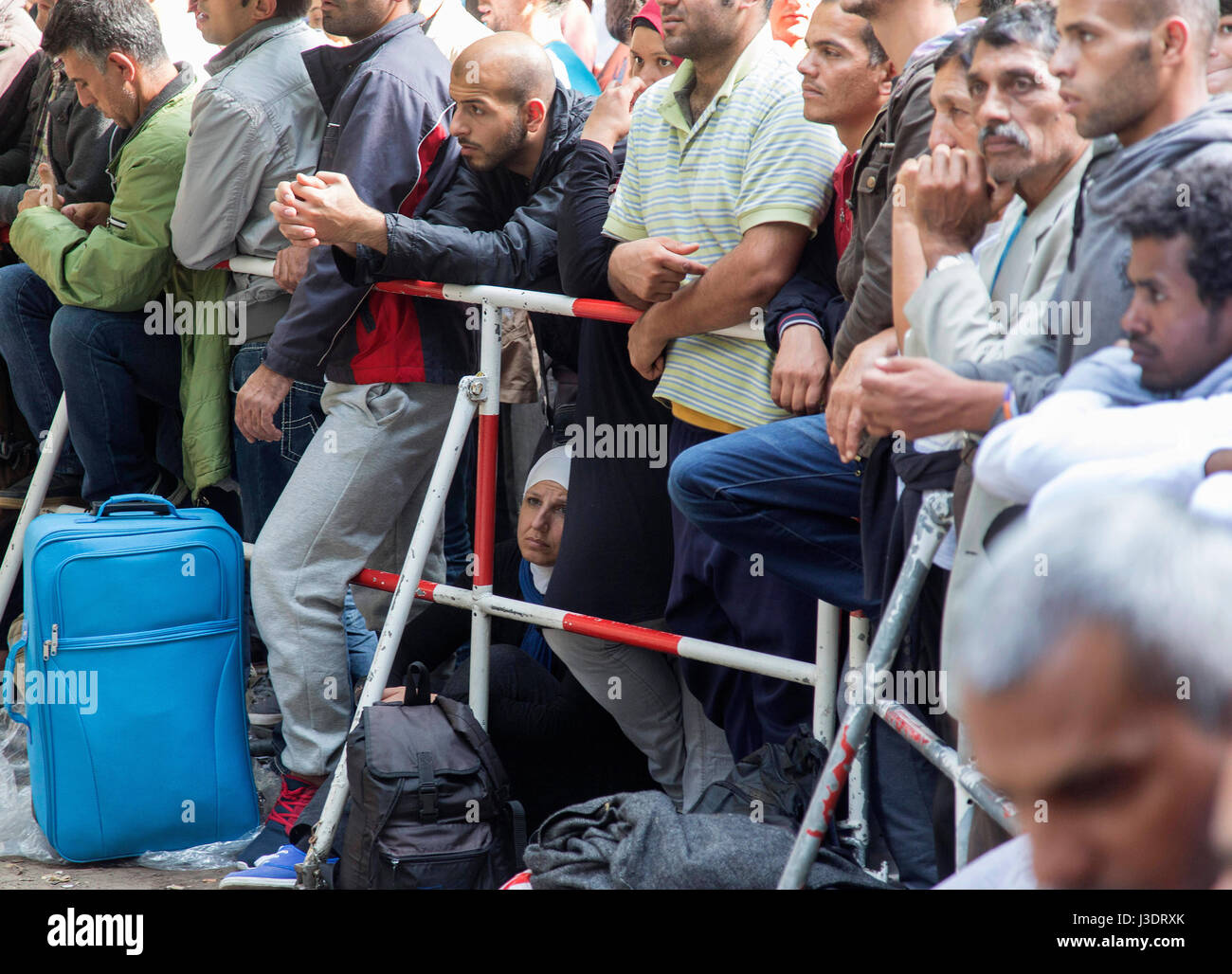 Refugees behind the fences hi-res stock photography and images - Alamy