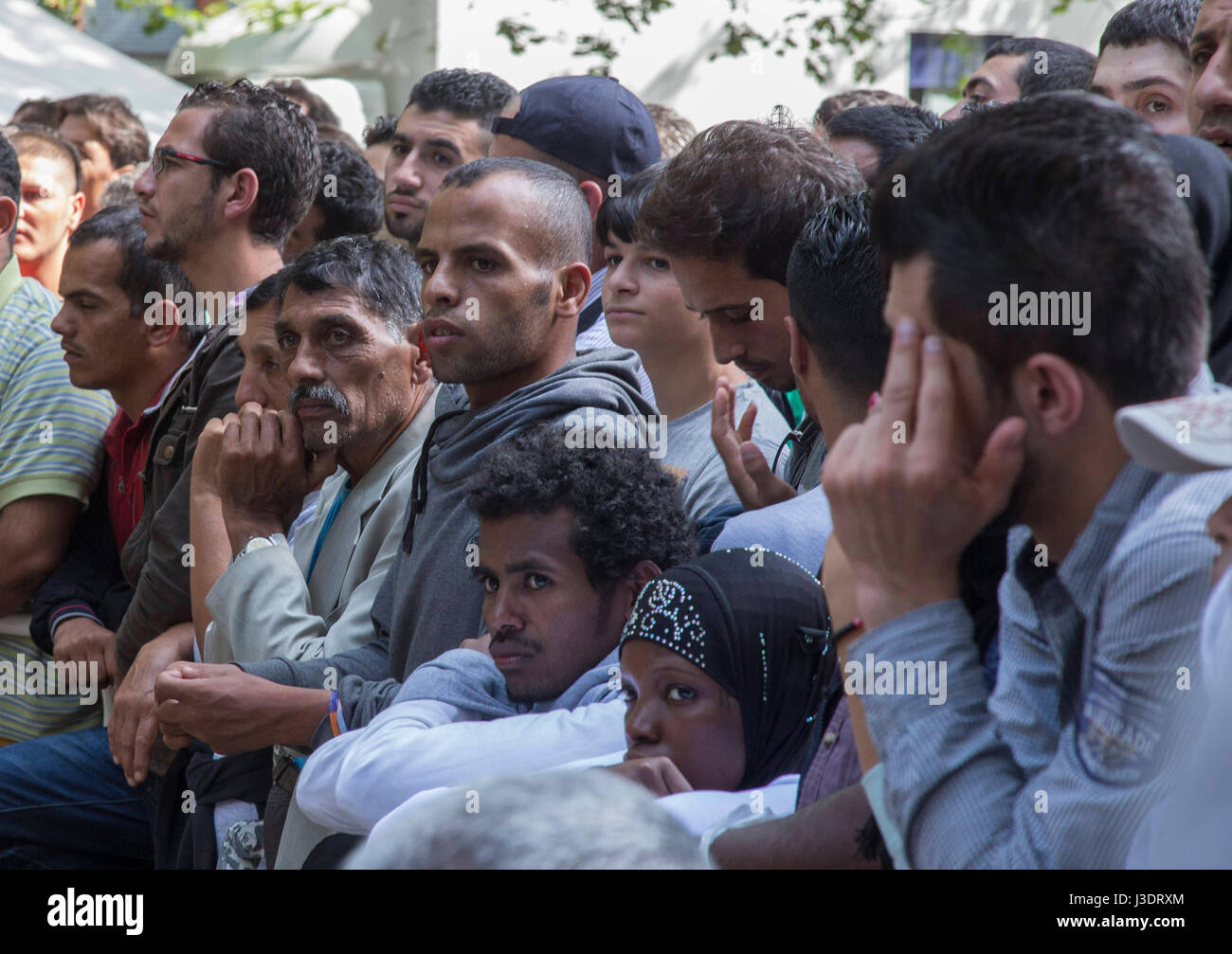 Refugees behind the fences hi-res stock photography and images - Alamy