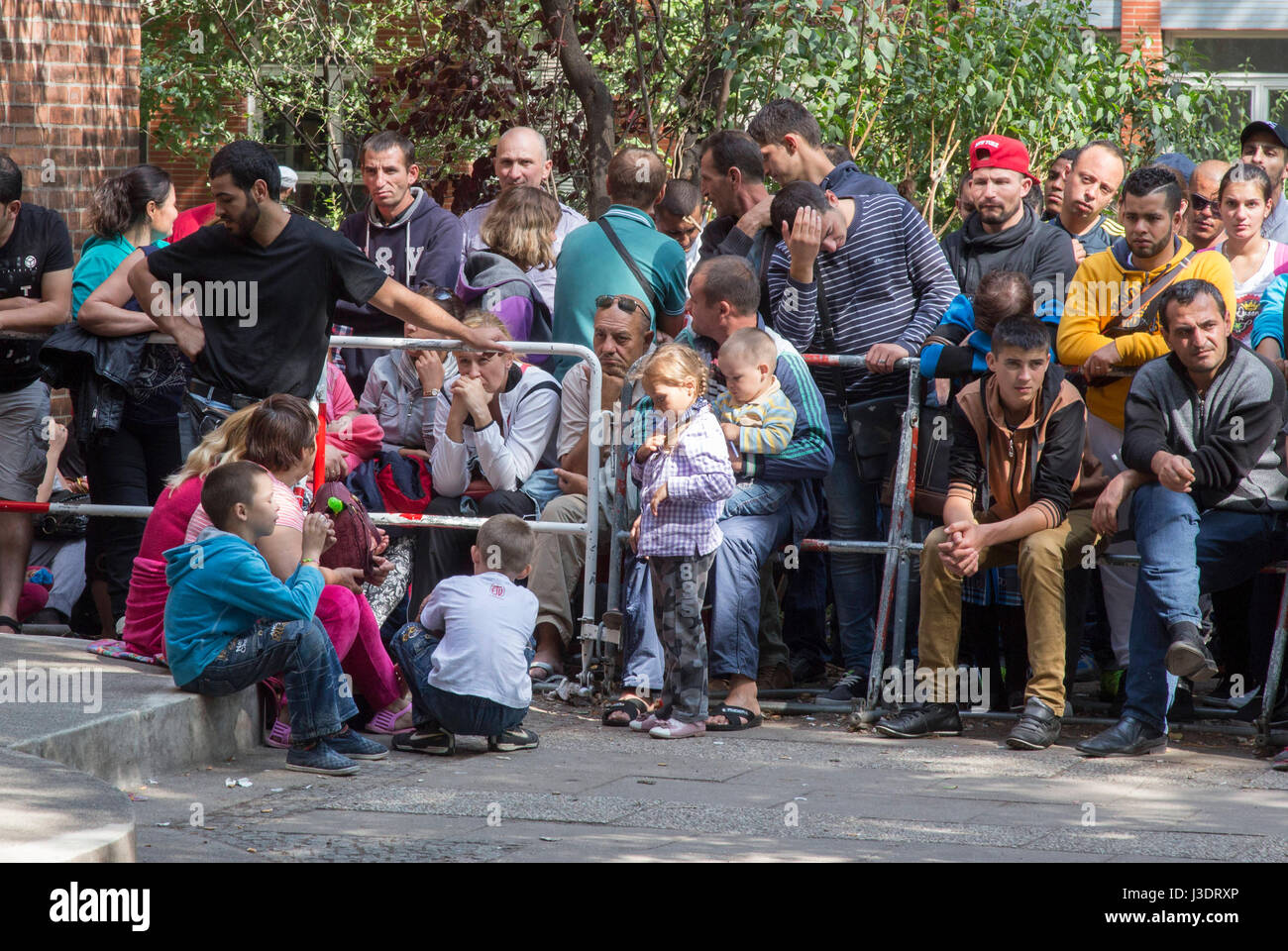 Refugees behind the fences hi-res stock photography and images - Alamy