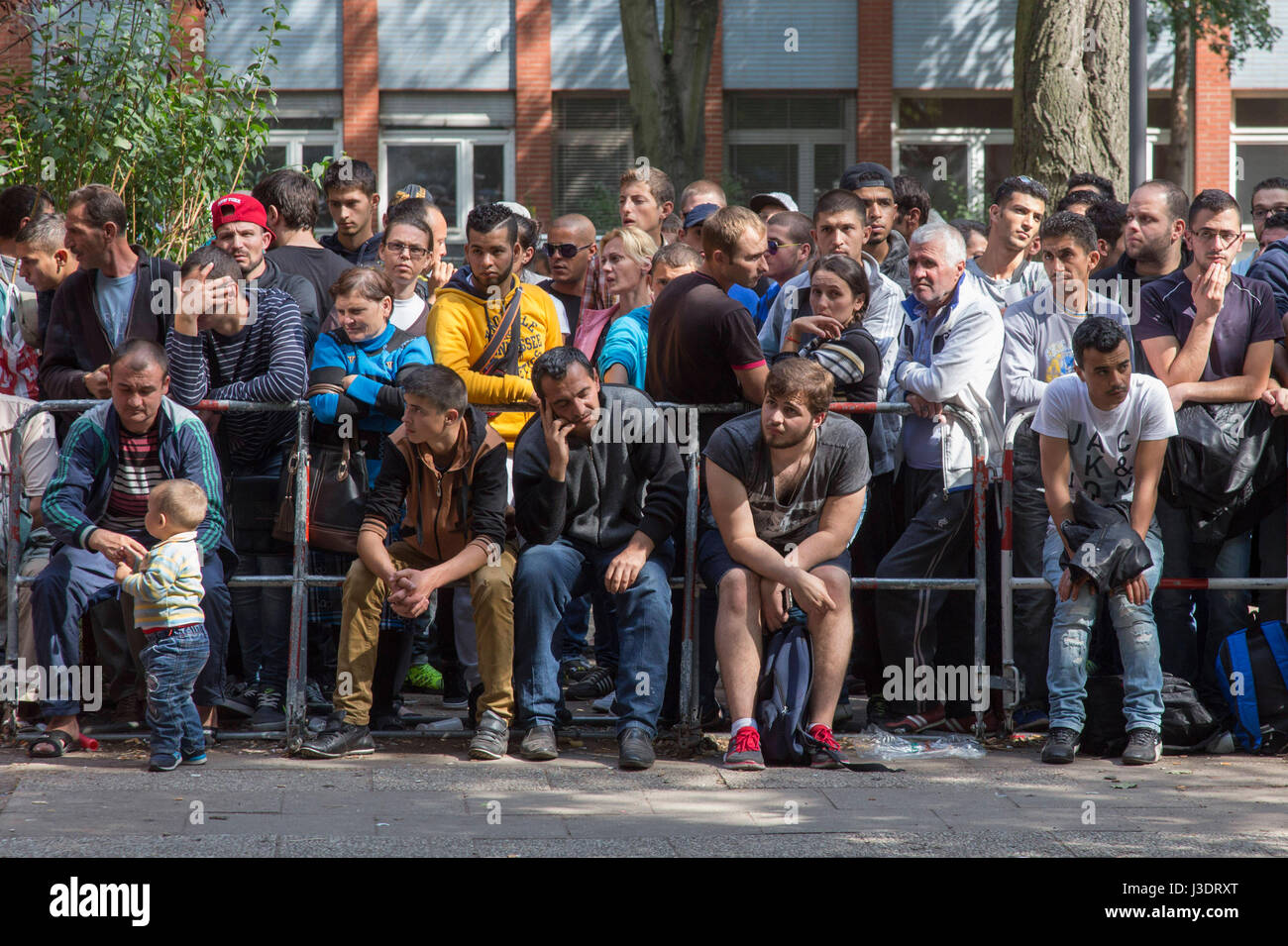 Refugees behind the fences hi-res stock photography and images - Alamy