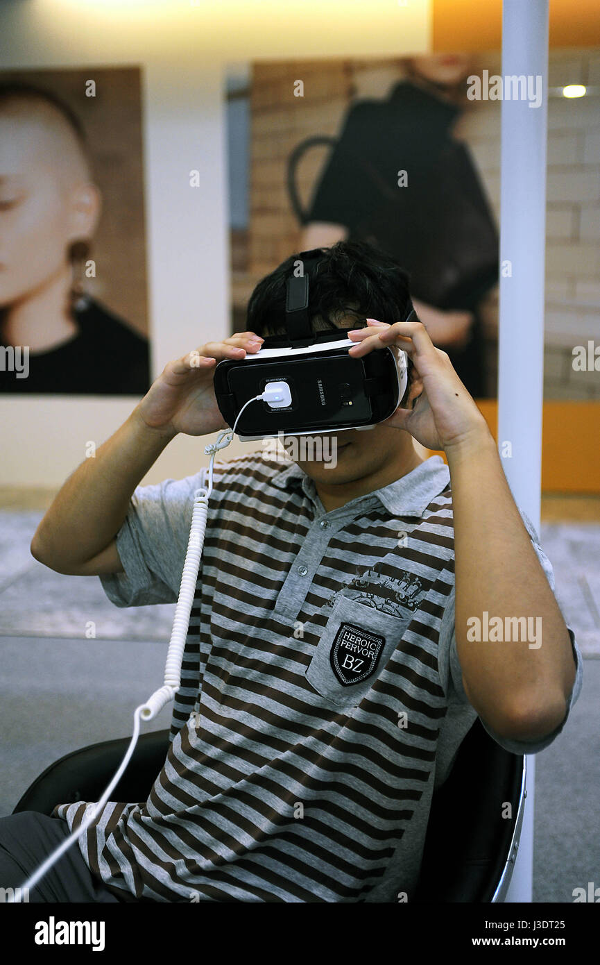 Virtual photography looks hi-res stock photography and images - Alamy