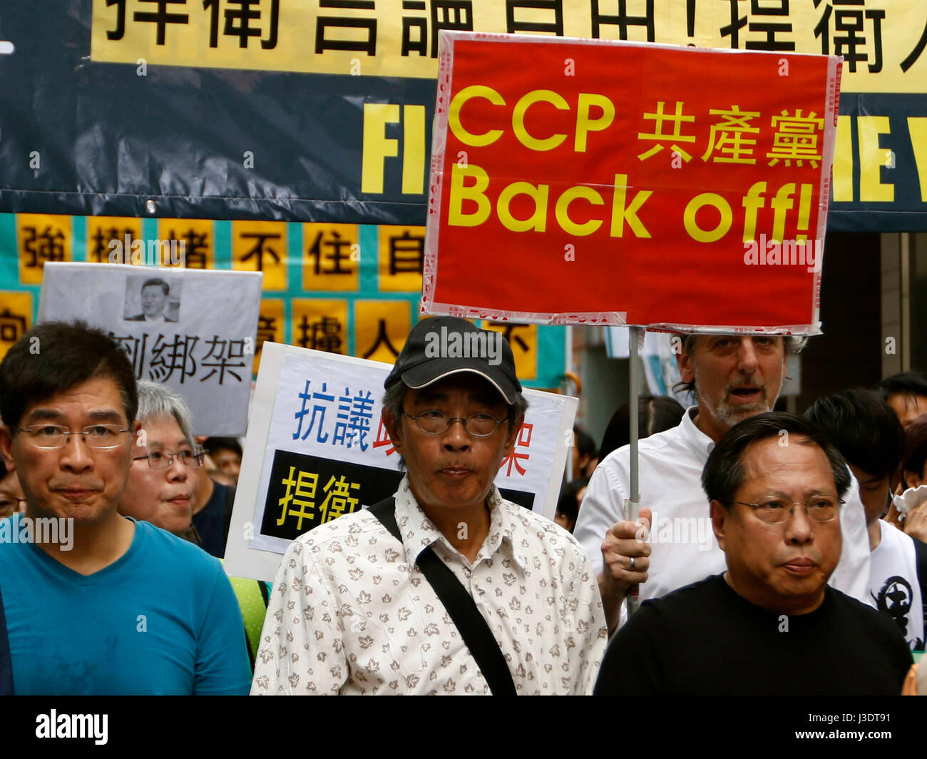 Lam Wing-kee parade in Hong Kong, 2016 Stock Photo - Alamy