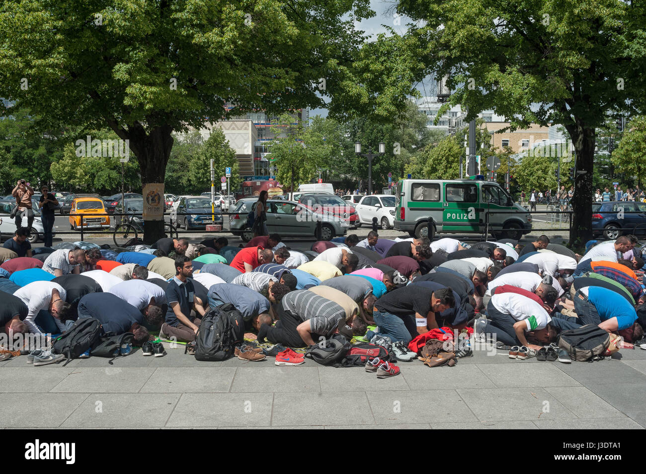 Ramadan prayer germany hi-res stock photography and images - Alamy