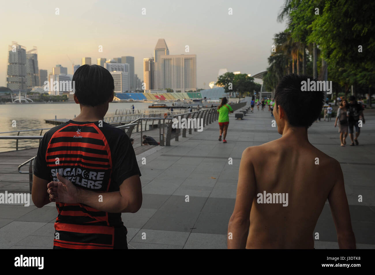 SINGAPORE. 2016. Running event at Marina Bay Stock Photo - Alamy