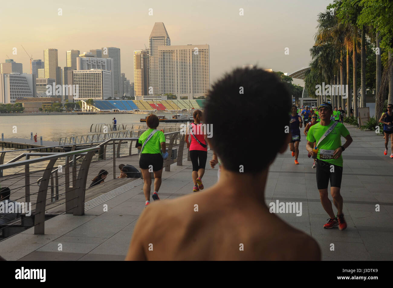 SINGAPORE. 2016. Running event at Marina Bay Stock Photo - Alamy