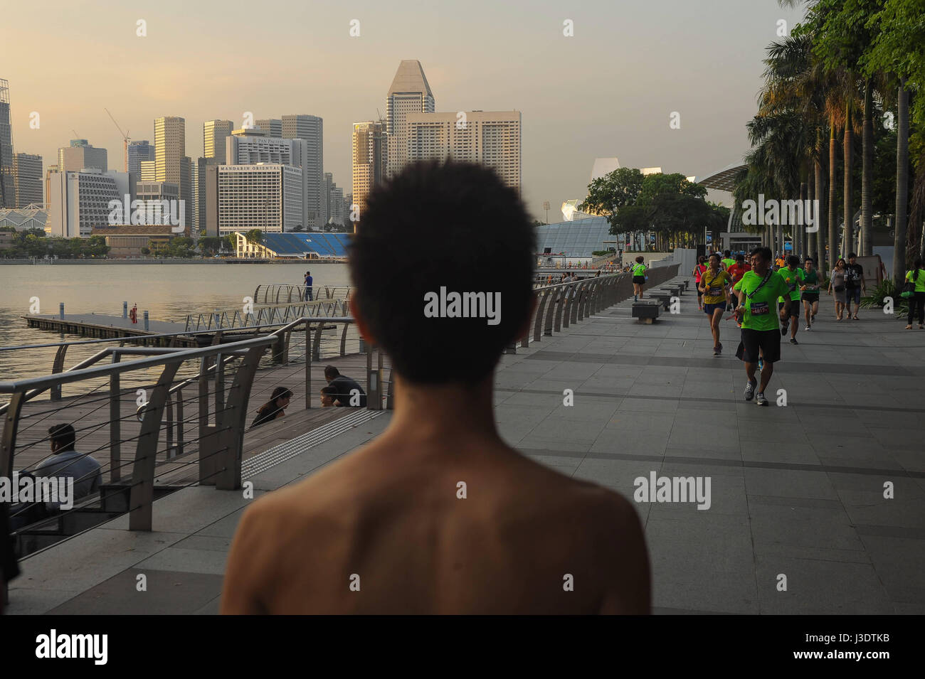 SINGAPORE. 2016. Running event at Marina Bay Stock Photo - Alamy