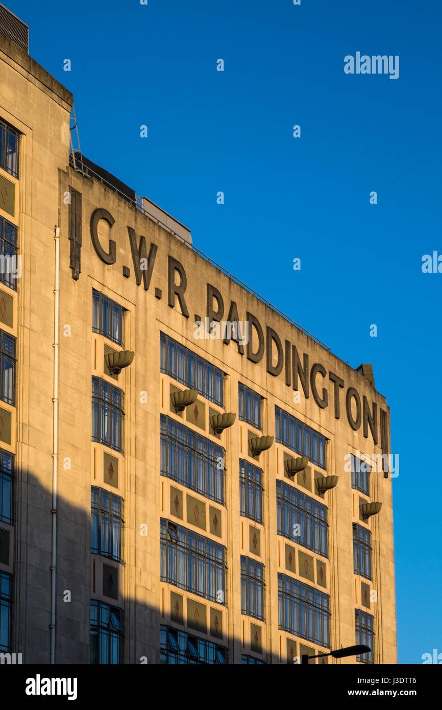 Paddington station sign hi-res stock photography and images - Alamy