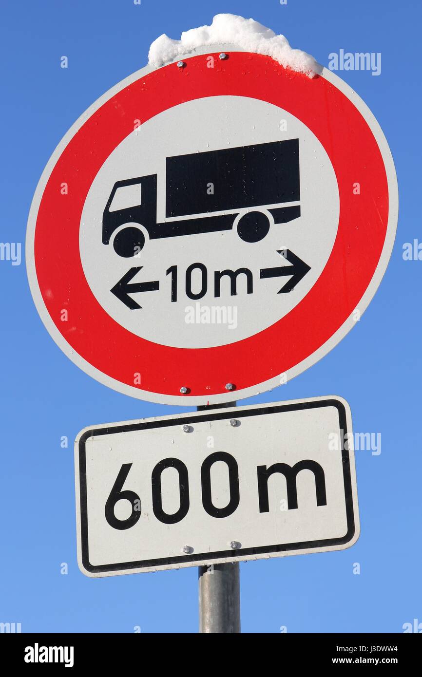 German road sign: length limit in 600 m Stock Photo - Alamy