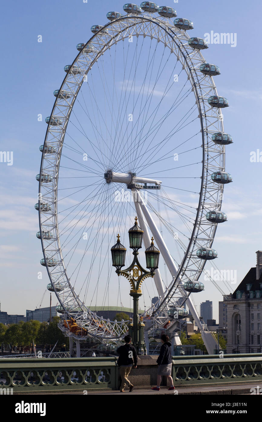 Tourists sightseeing on Westminster Bridge London Stock Photo - Alamy