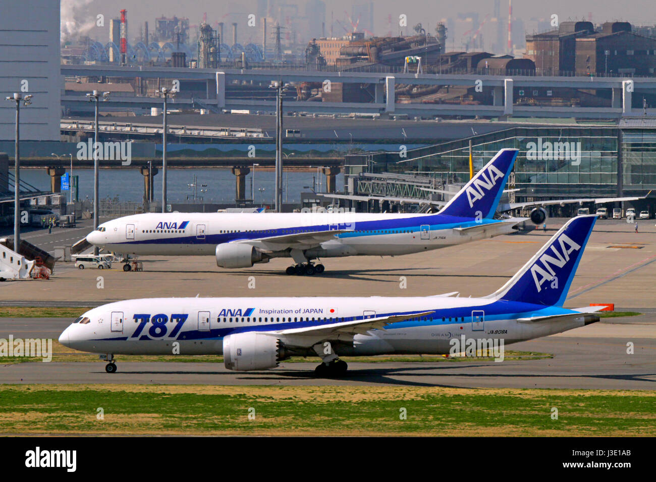 ANA Boeing 787 and 777 at Haneda Airport Tokyo Japan Stock Photo - Alamy