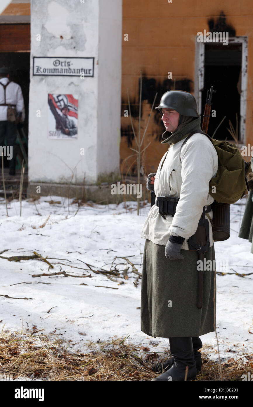 Snow camouflage uniform hi-res stock photography and images - Alamy