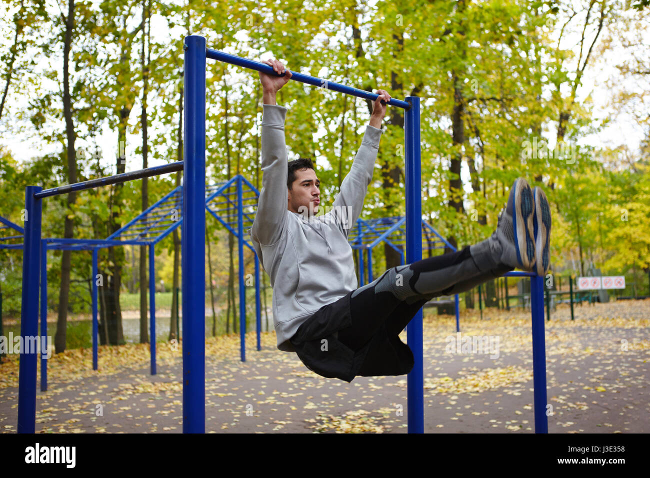 Pulling up on horizontal bar hi-res stock photography and images - Alamy