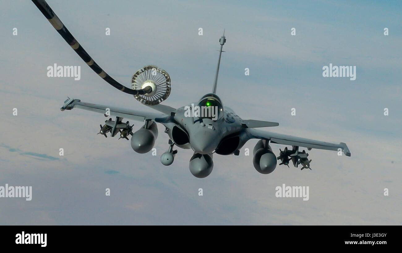 A French Air Force Dassault Rafale fighter aircraft refuels from a USAF ...