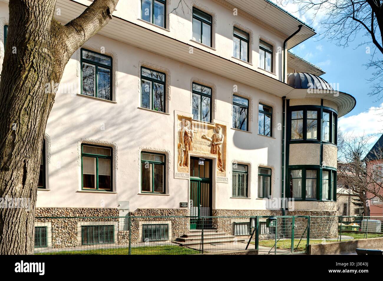 Wien, Wohnhaus Weimarer Straße 98 von Robert Oerley Stock Photo - Alamy