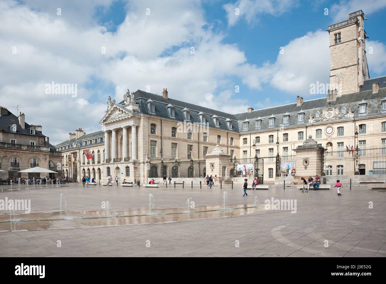 Dijon, Altstadt, Place de la Liberation Stock Photo - Alamy