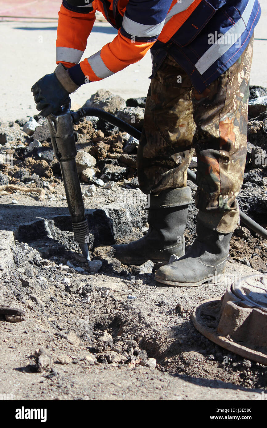 man working a jackhammer on a city street Stock Photo - Alamy
