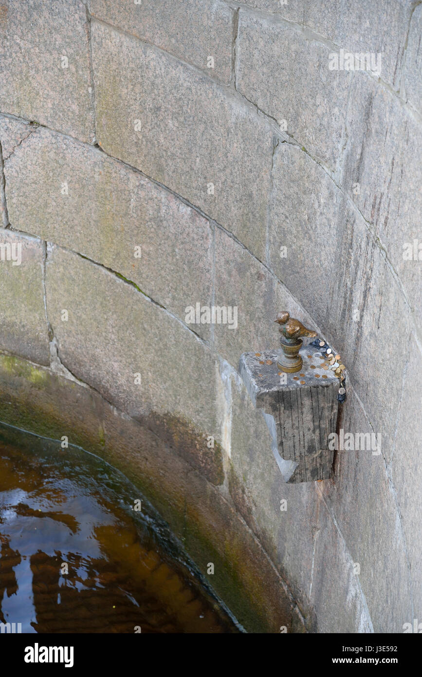 Sculpture of Chizhik-Pyzhik on the Fontanka river in Saint-Petersburg ...