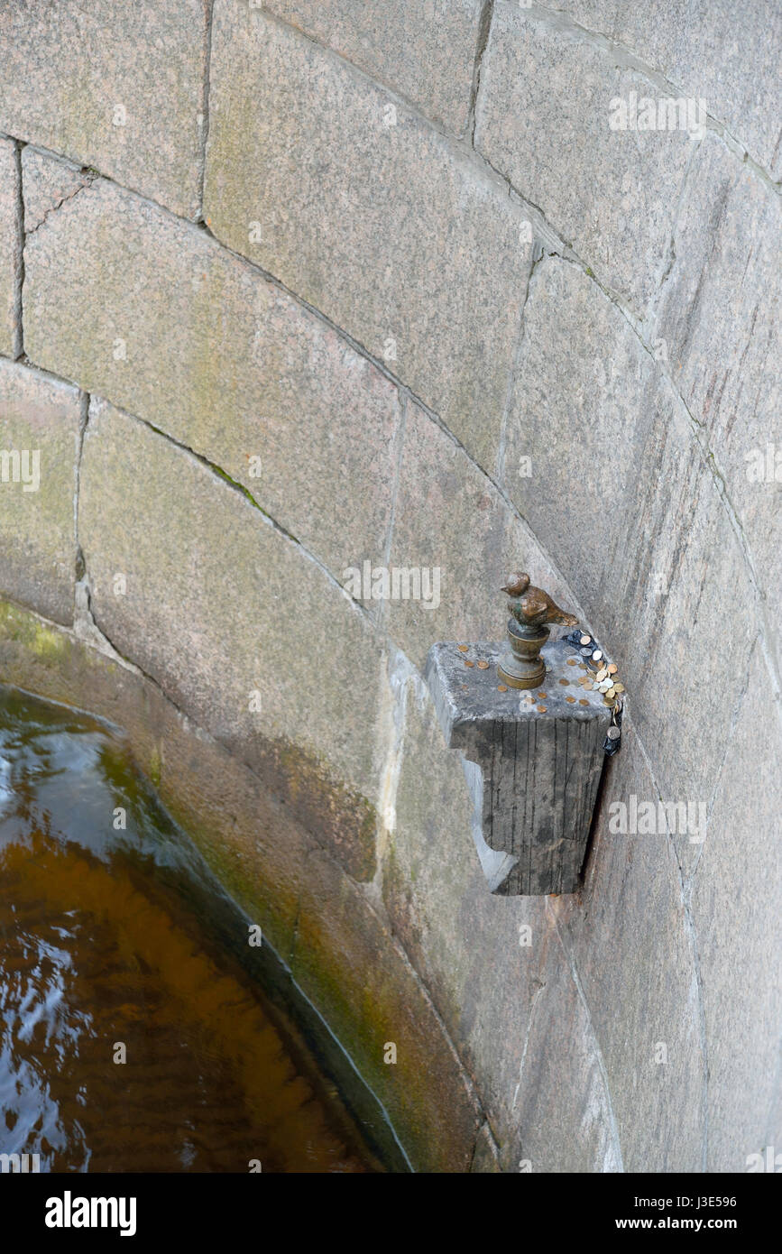 Sculpture of Chizhik-Pyzhik on the Fontanka river in Saint-Petersburg ...