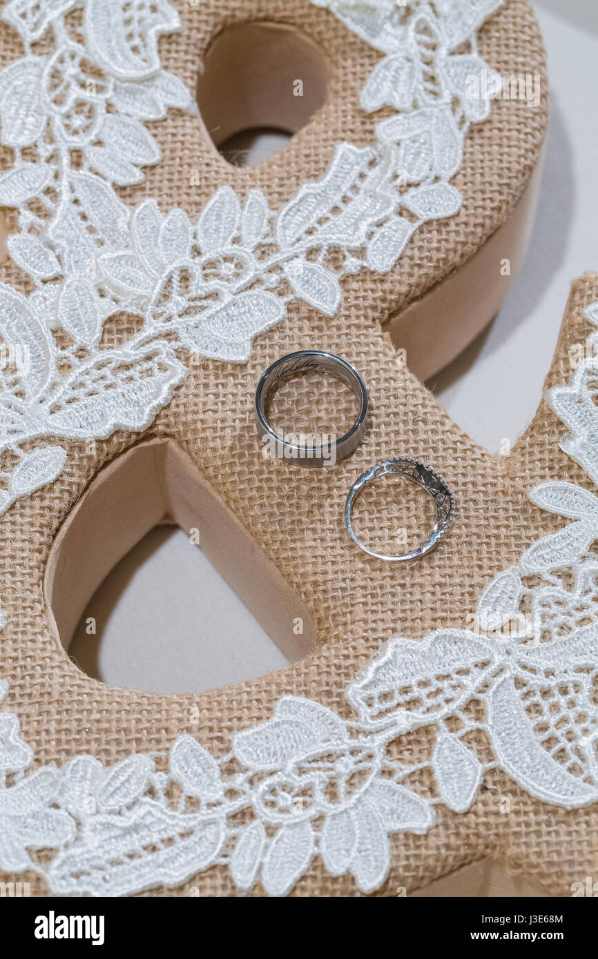 Bride and Groom Wedding Rings Stock Photo - Alamy