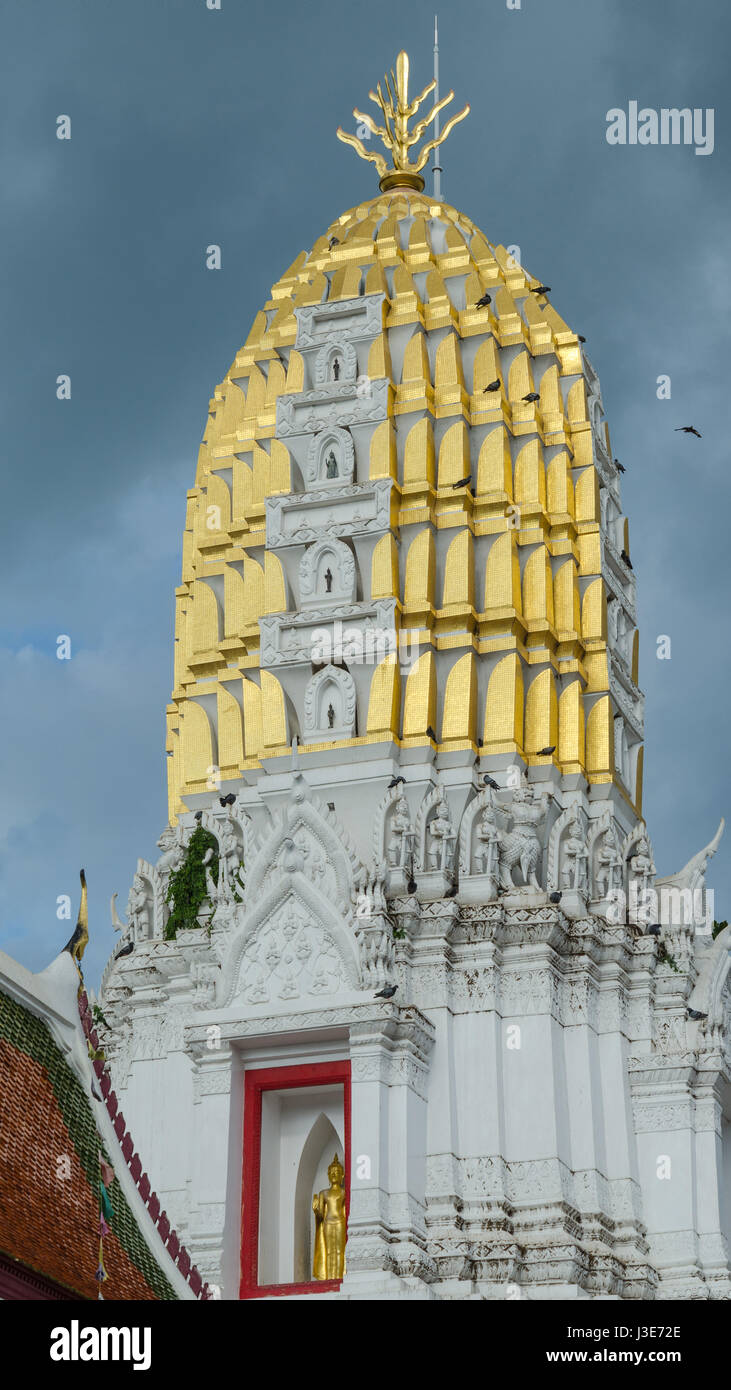 Pagoda The top of the golden pagoda Stock Photo - Alamy